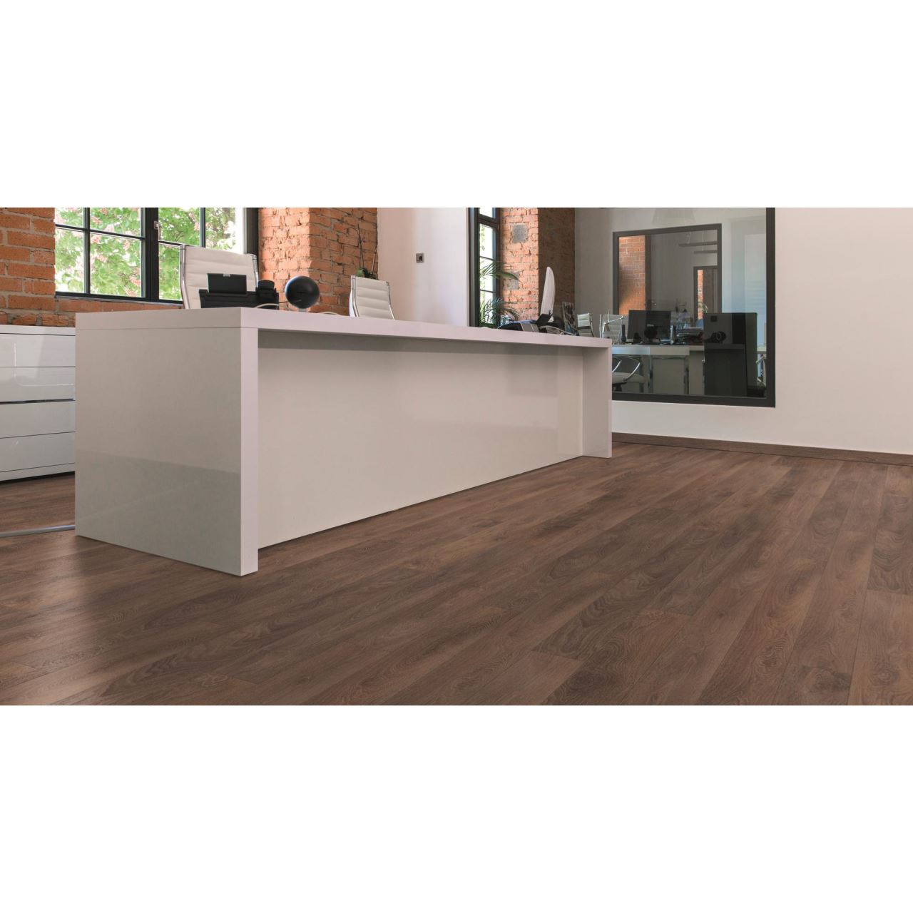 Parchet laminat KRONO-ORIGINAL 8633 pentru trafic intens nuanta inchisa ...